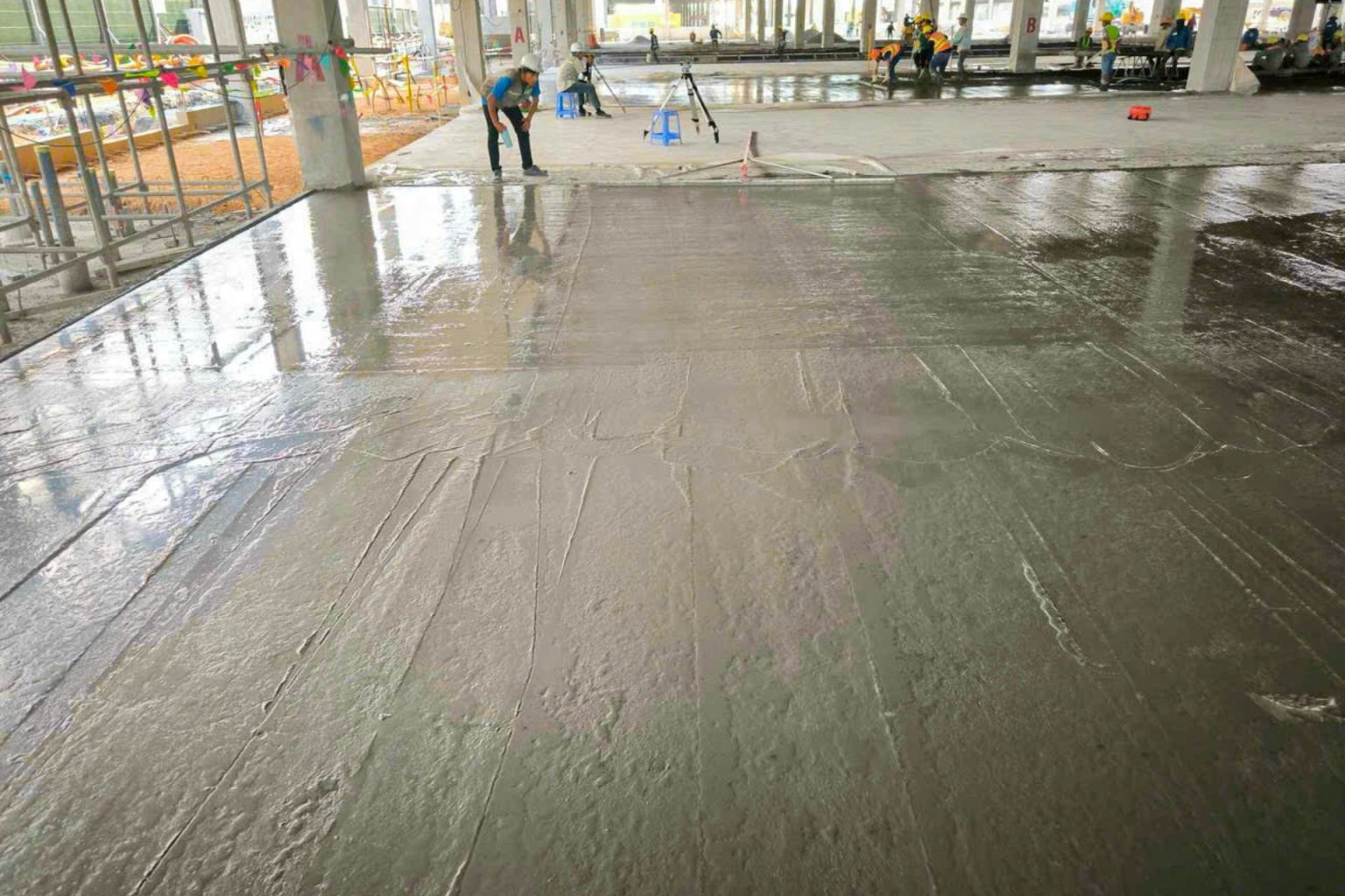 What is a super flat floor? The concrete pouring process for a super ...