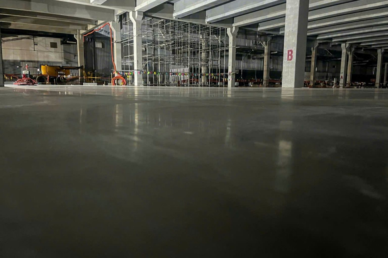 What is a super flat floor? The concrete pouring process for a super ...