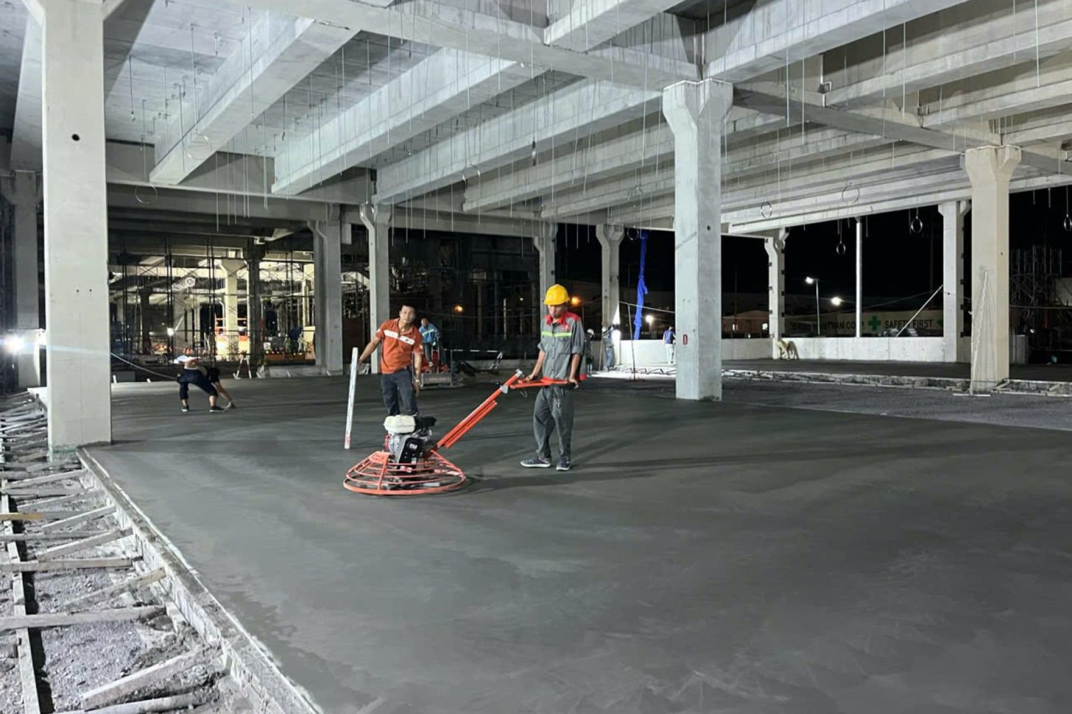 What is a super flat floor? The concrete pouring process for a super ...